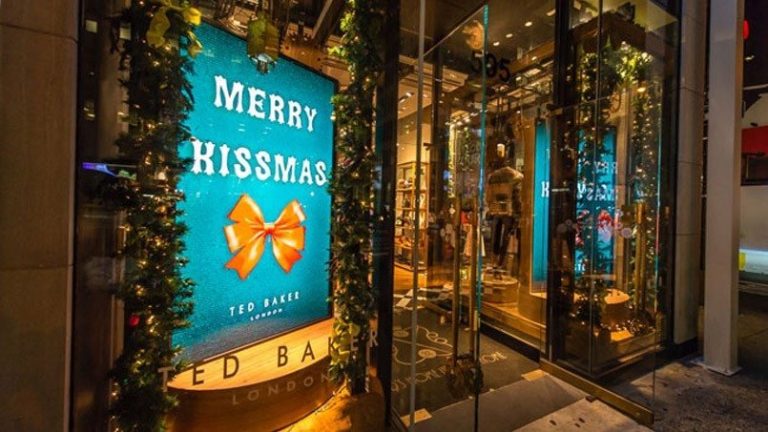 Christmas Retail Displays: 43 Creative Ideas & Examples