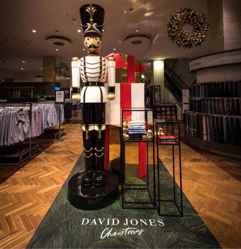 Christmas Retail Displays: 43 Creative Ideas & Examples