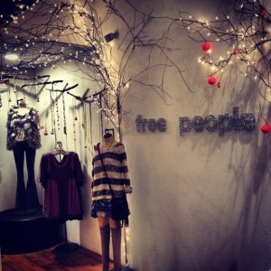 Christmas Retail Displays: 43 Creative Ideas & Examples