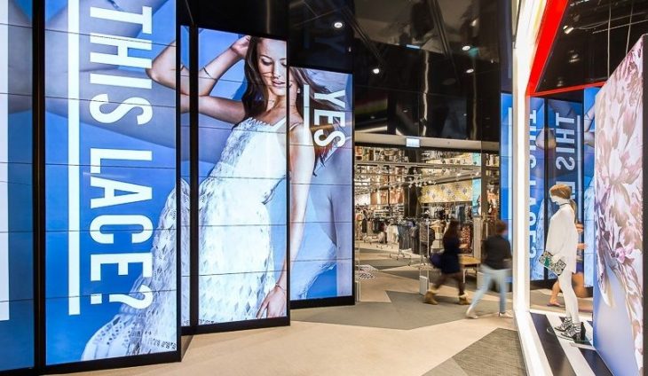 How to Choose a Storefront Sign for Your Small Business in 6 Steps