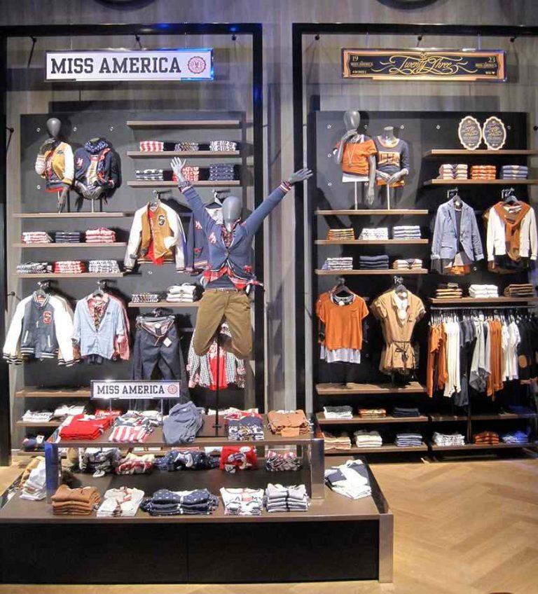 9 Retail Store Layouts & Tips for Designing Your Floor Plan