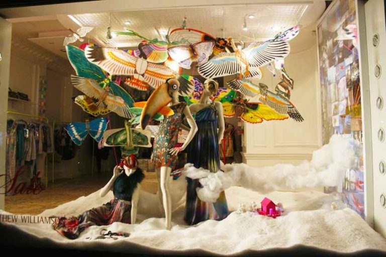 20+ Tips & Ideas for Your Retail Store Window Displays