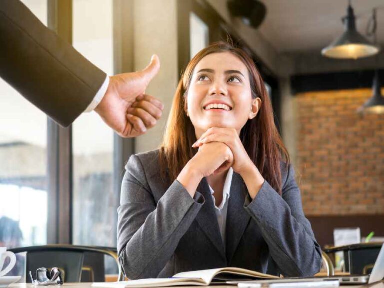 Rehiring Former Employees in 6 Steps [+ Free Policy Template]