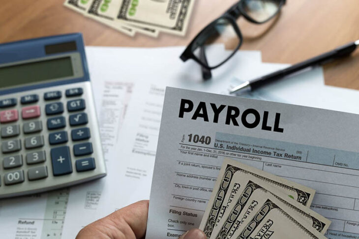 Different Ways to Pay Employees: Options for Small Businesses