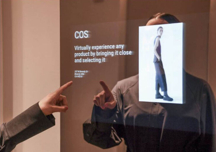 Virtual Fitting Room: Retailers’ Guide (With Examples)