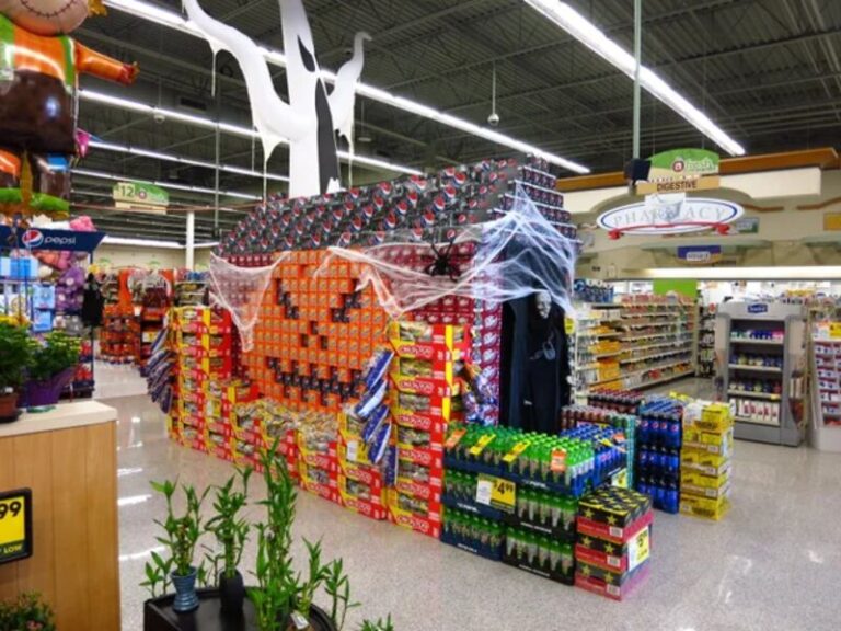 Retail Halloween Displays: 2024 Tips & Trends