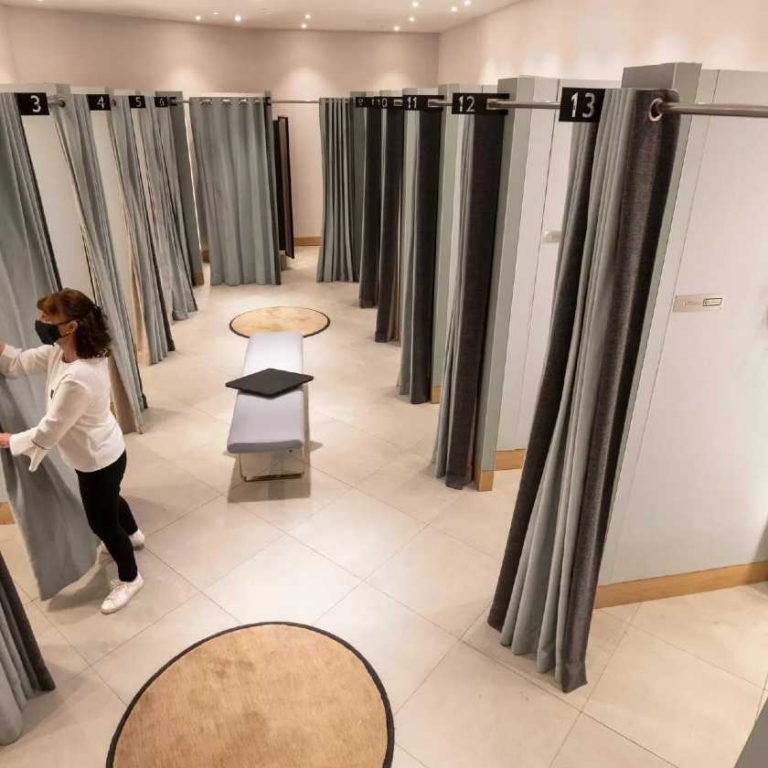 20 Fitting Room Design Tips to Boost Sales and Improve Experience
